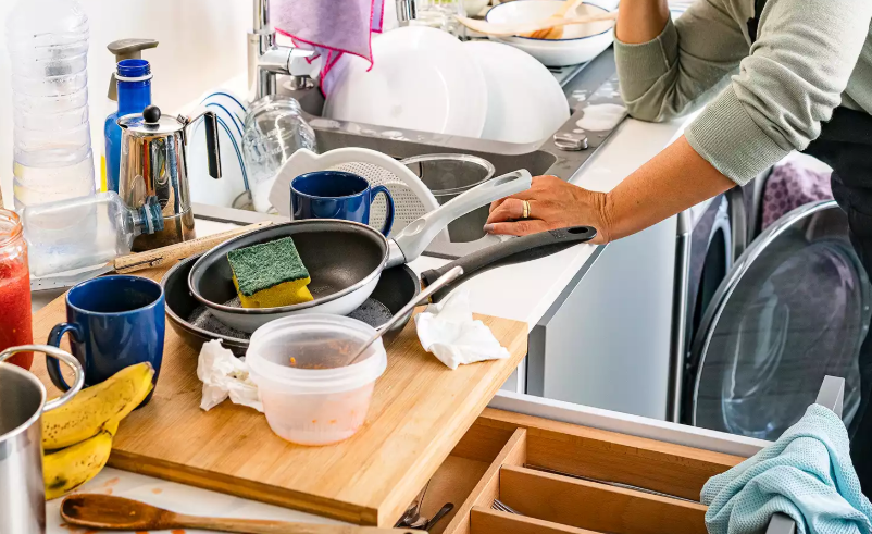 Dealing With A Roommate Kitchen Mess: A Simple Guide